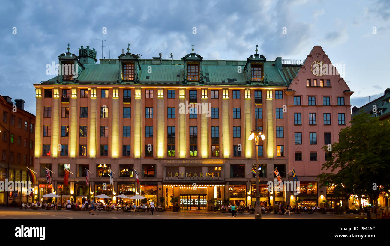 Das Haymarket Hotel in einer Sommernacht, Hötorget Square, Stockholm ...