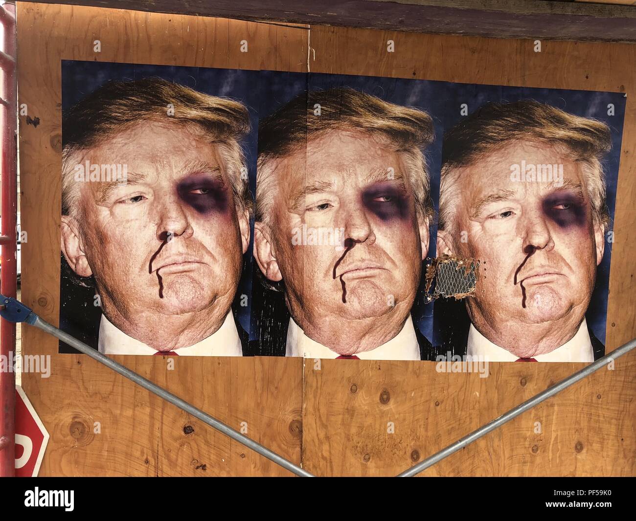 Poster mit Donald Trump mit einem schwarzen Auge auf Anzeige in Beverly ...