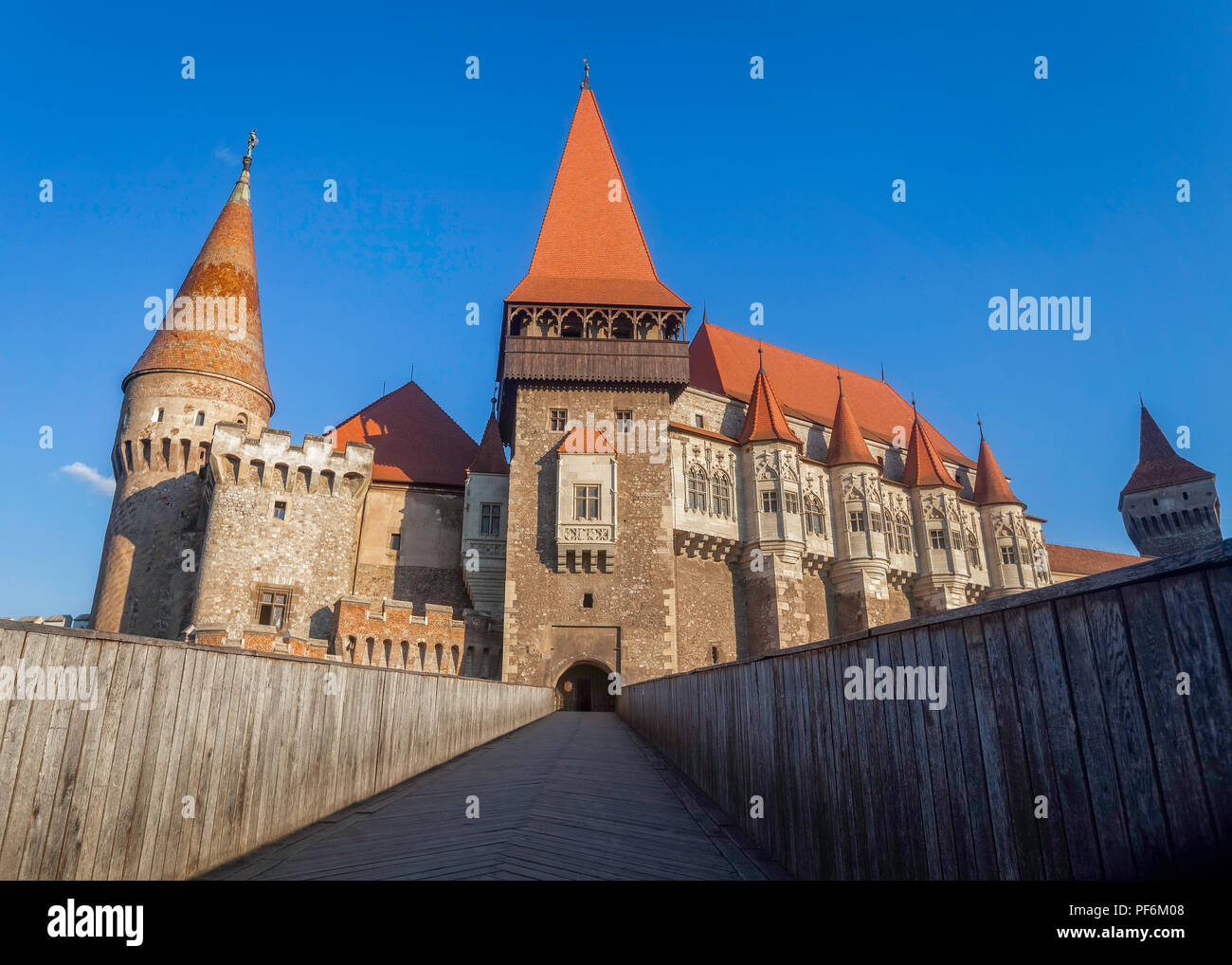 Gotische burg hunedoara -Fotos und -Bildmaterial in hoher Auflösung – Alamy