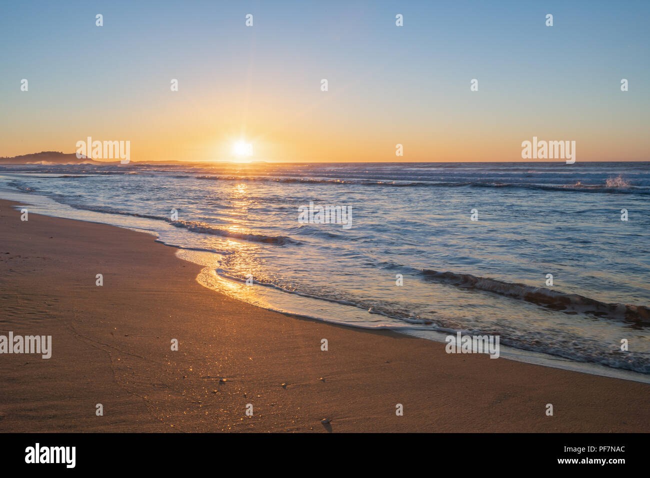 Sonnenaufgang sonnenuntergang strand -Fotos und -Bildmaterial in hoher ...