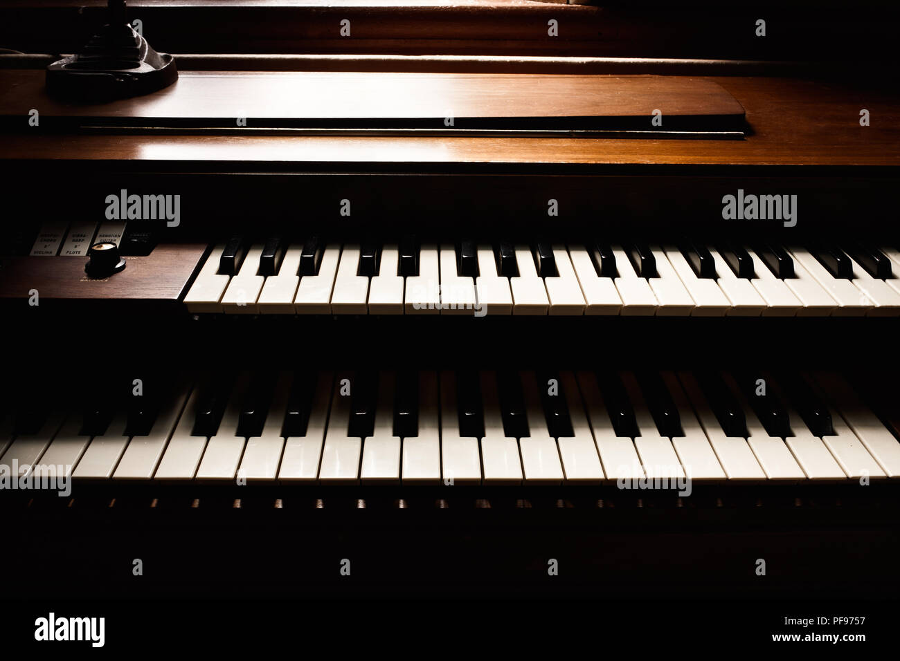Double Keyboard Piano Stockfotos und -bilder Kaufen - Alamy