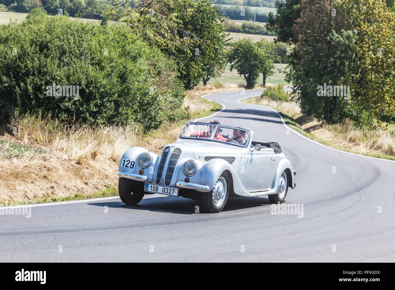 Alte bmw autos -Fotos und -Bildmaterial in hoher Auflösung – Alamy