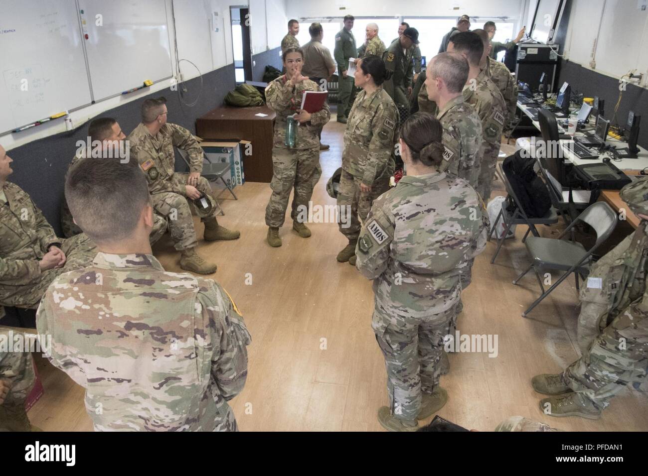Flieger von der 621St Air Mobility Operations Squadron (AMOS) von Joint ...