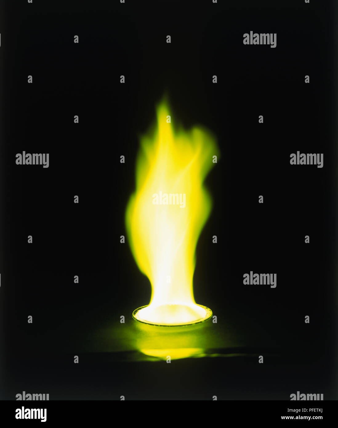 Barium flame -Fotos und -Bildmaterial in hoher Auflösung – Alamy