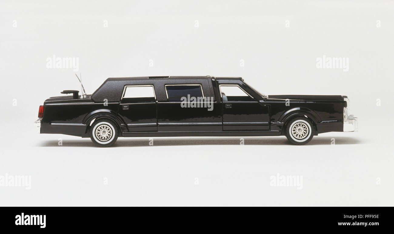 Schwarze limousine -Fotos und -Bildmaterial in hoher Auflösung – Alamy