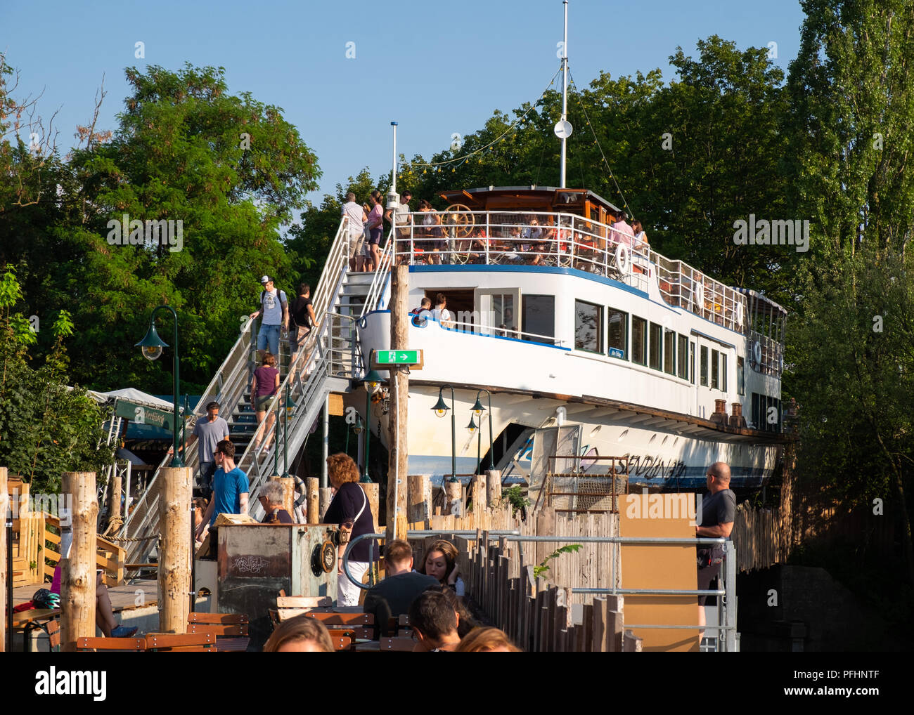 Alte Utting, ehemaligen Fahrgastschiffes zu einem Restaurant jetzt auf ...