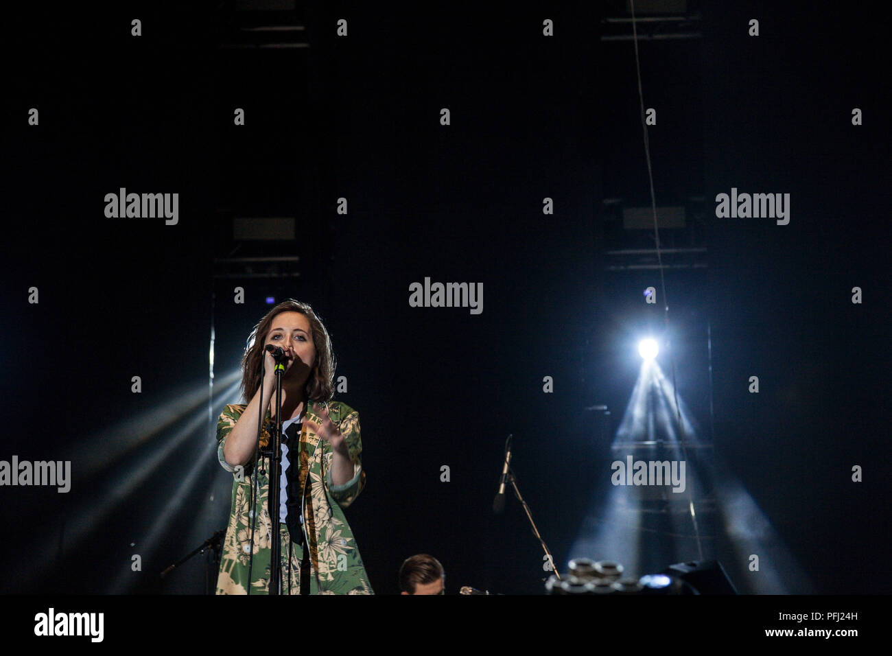 Alice merton singt -Fotos und -Bildmaterial in hoher Auflösung – Alamy