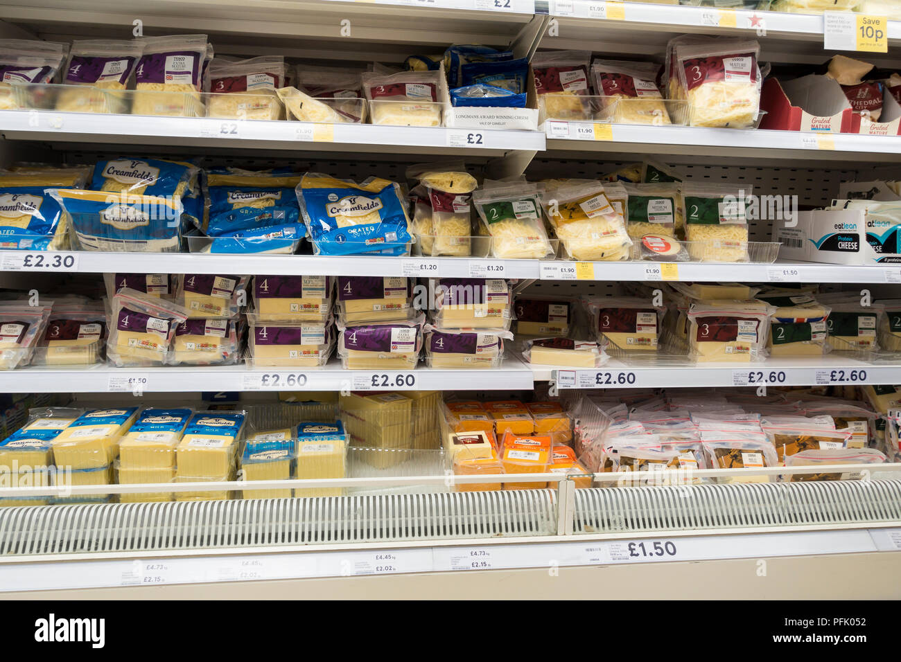 Supermarket Cheese Display Stockfotos und -bilder Kaufen - Alamy