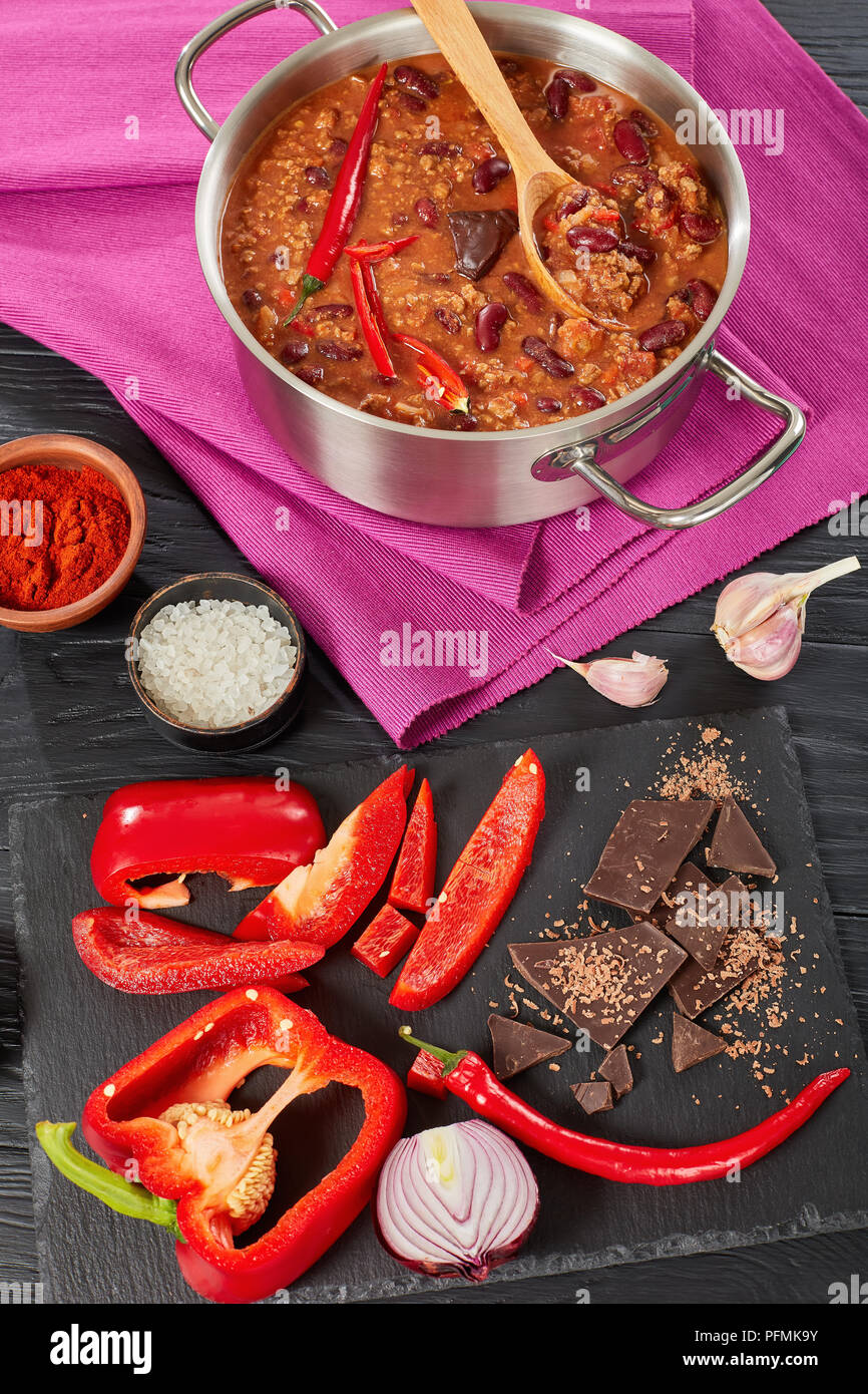 Kidneybohnen in chili con carne -Fotos und -Bildmaterial in hoher ...