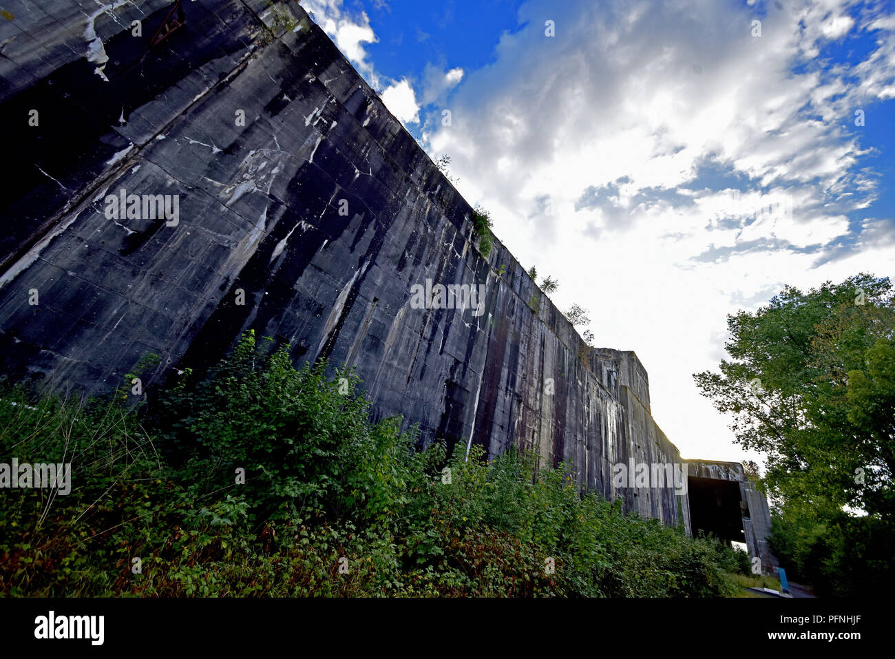 Detailansicht der u-boot Bunker Valentin mit seinen bis zu sechs Meter ...