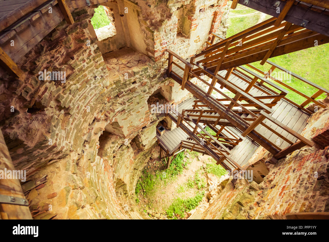 Alte ruinen -Fotos und -Bildmaterial in hoher Auflösung – Alamy