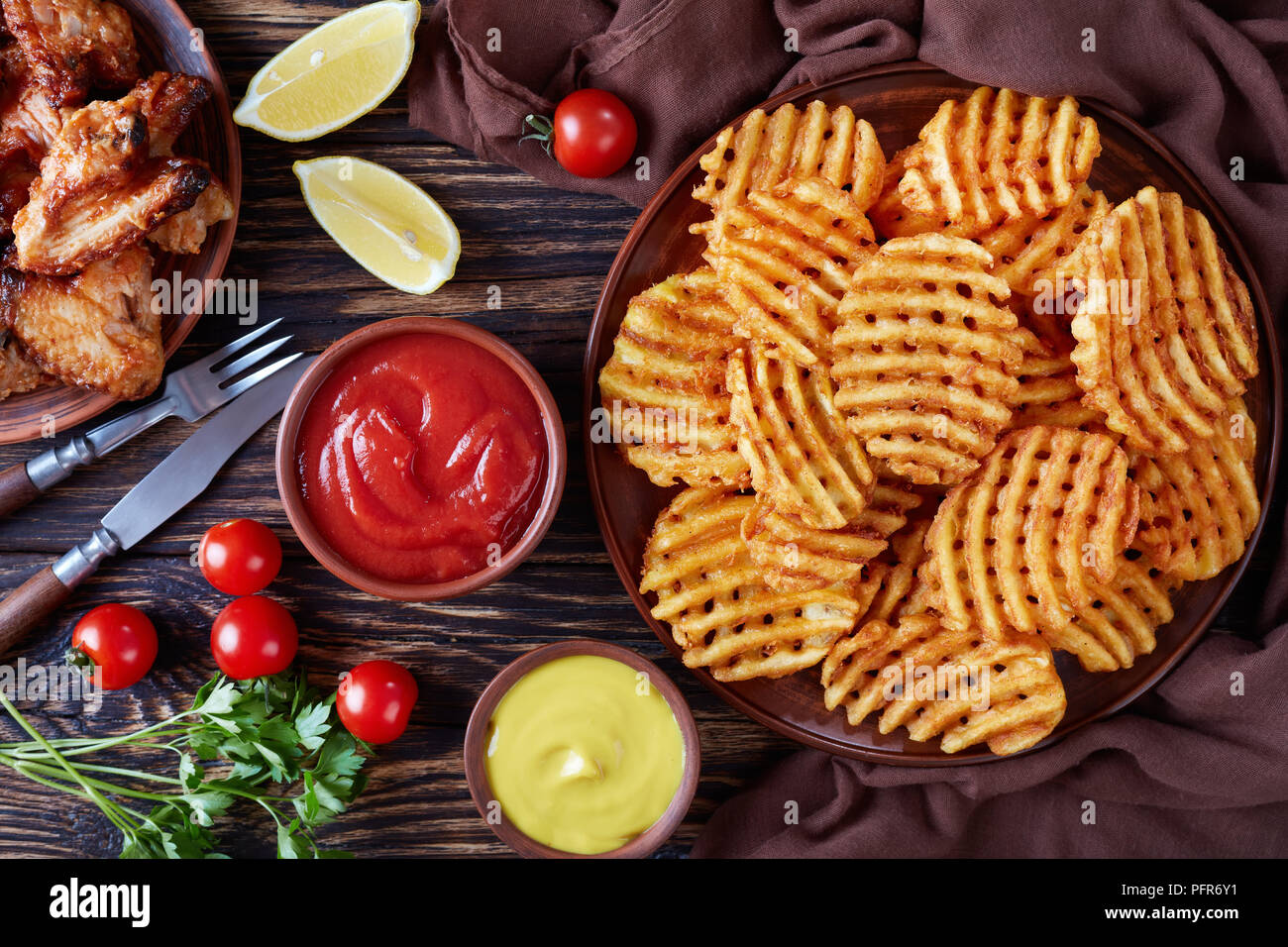 Criss cross pommes -Fotos und -Bildmaterial in hoher Auflösung – Alamy