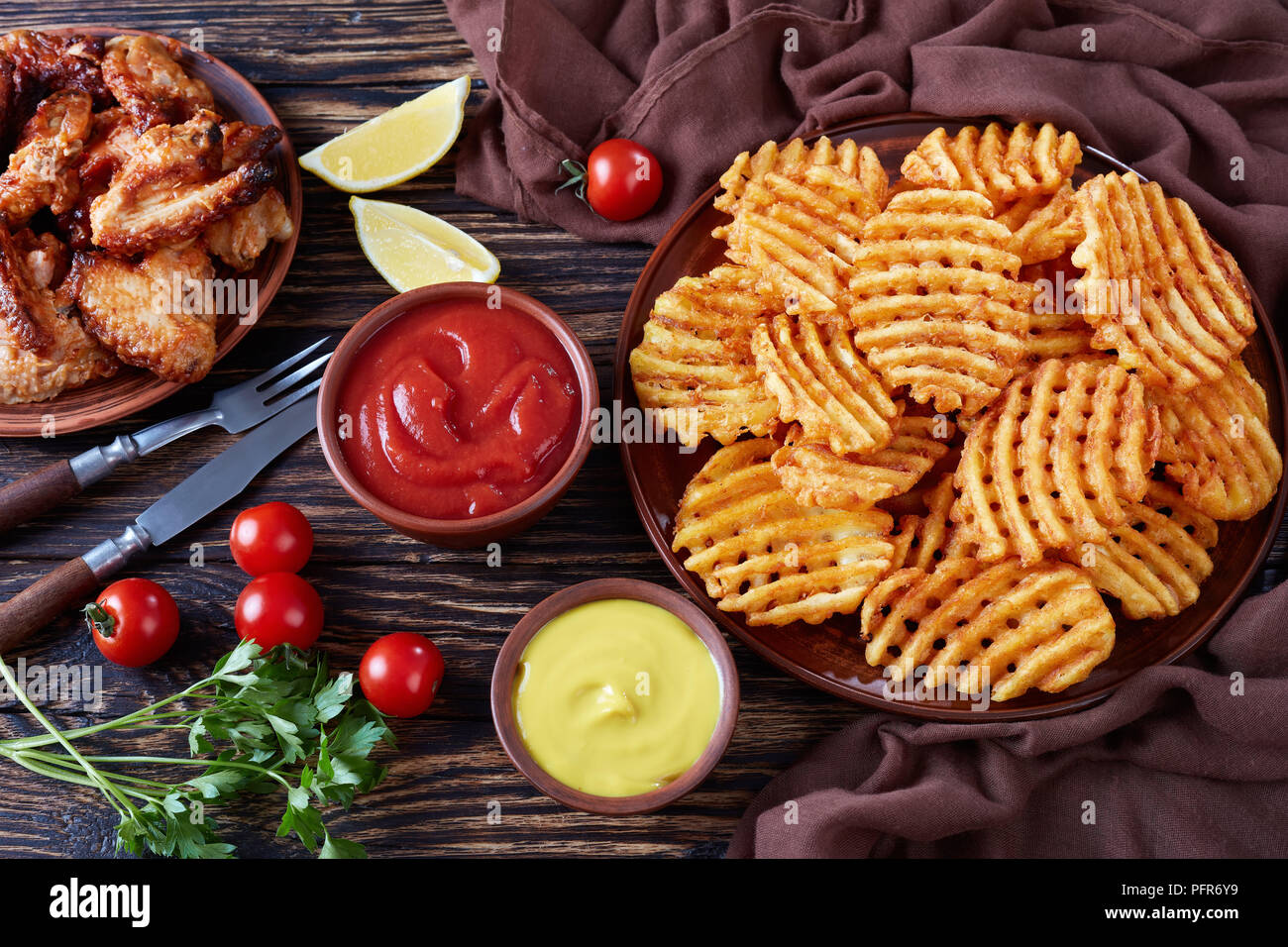Criss cross pommes -Fotos und -Bildmaterial in hoher Auflösung – Alamy