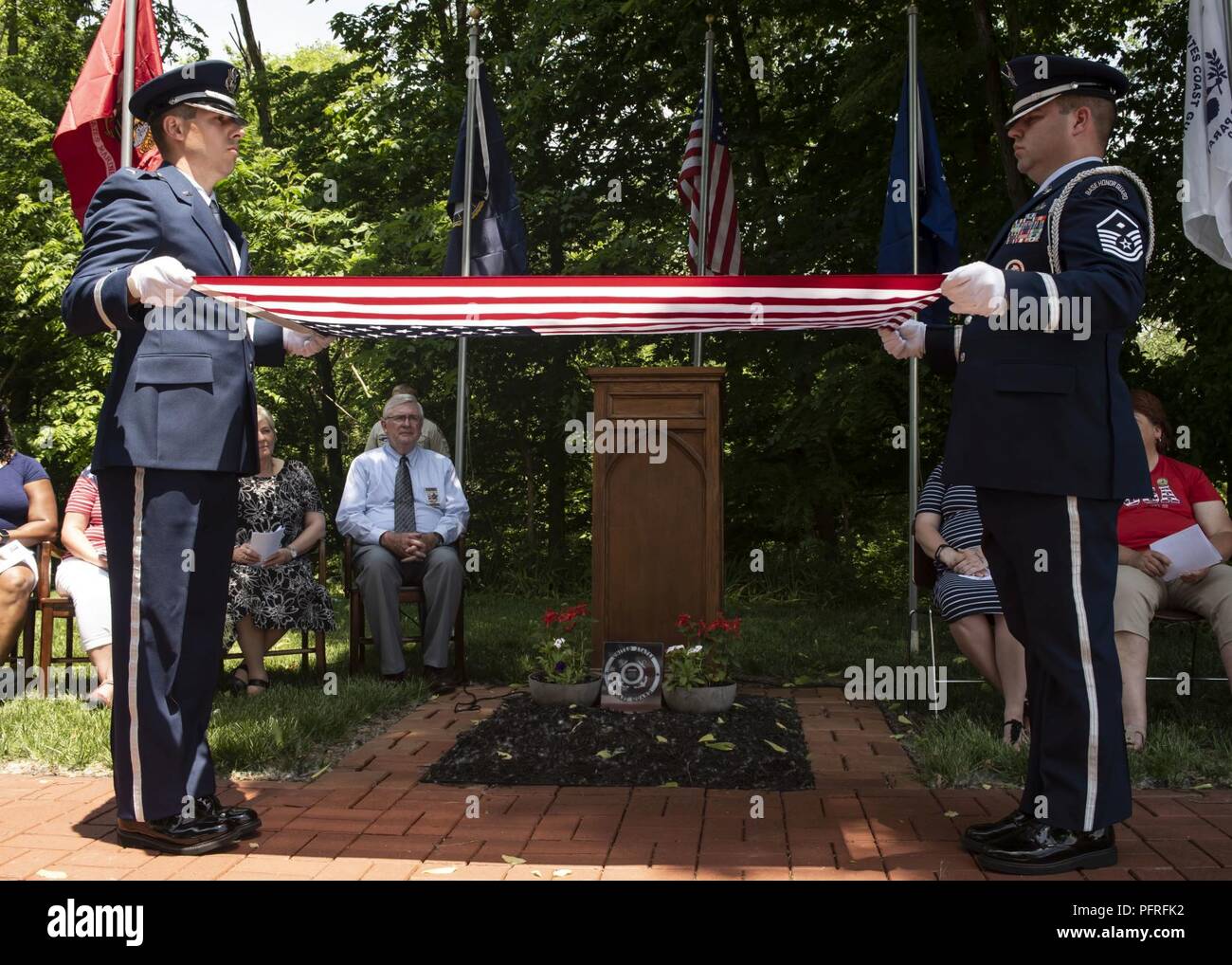 Die 121. Der Luftbetankung Flügel Ehrengarde führt auf dem Lockbourne ...