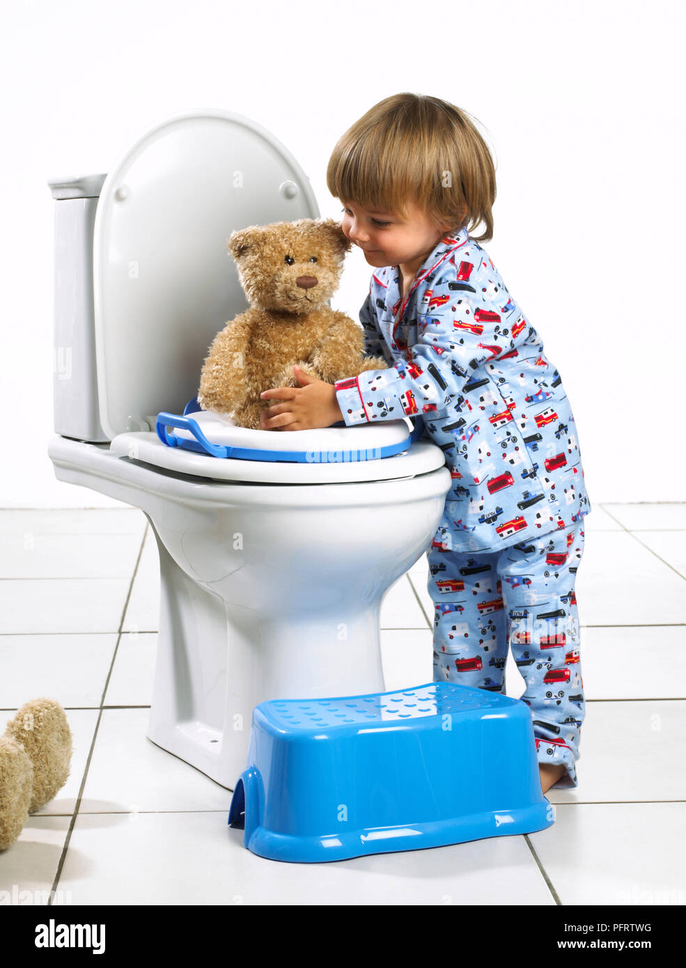 Boys toilet -Fotos und -Bildmaterial in hoher Auflösung – Alamy