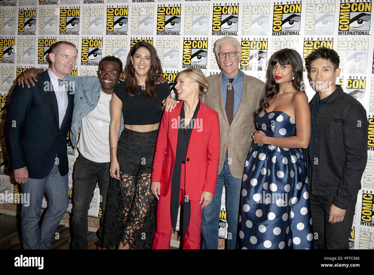 2018 San Diego Comic Con - Der gute Ort - Fotoshooting mit: Moderator ...