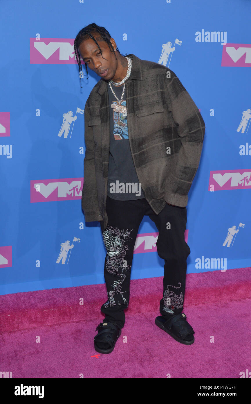 Travis scott attends red carpet -Fotos und -Bildmaterial in hoher ...