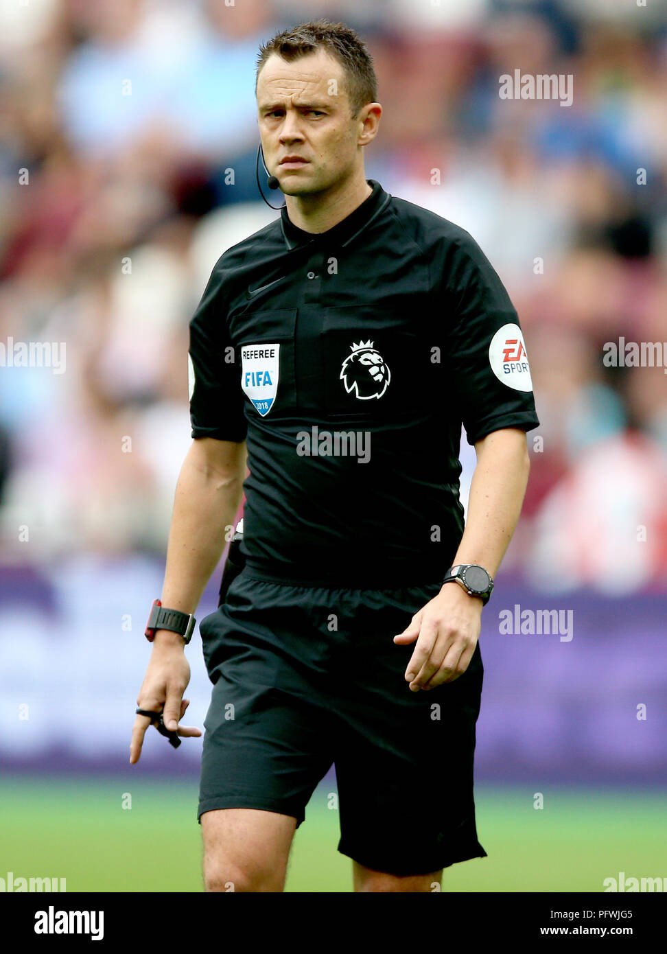 Stuart attwell premier league -Fotos und -Bildmaterial in hoher ...