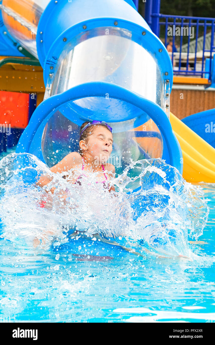 Waterslide water slide -Fotos und -Bildmaterial in hoher Auflösung – Alamy