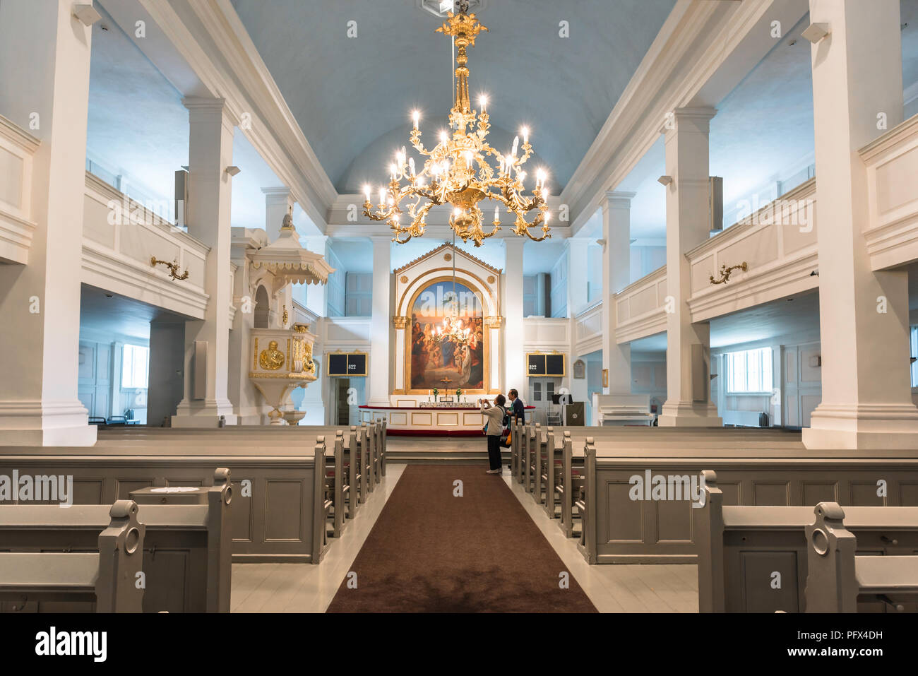Helsinki alte Kirche, Blick auf das Kirchenschiff, Kanzel und Altar in der Alten Kirche, 1826 ...