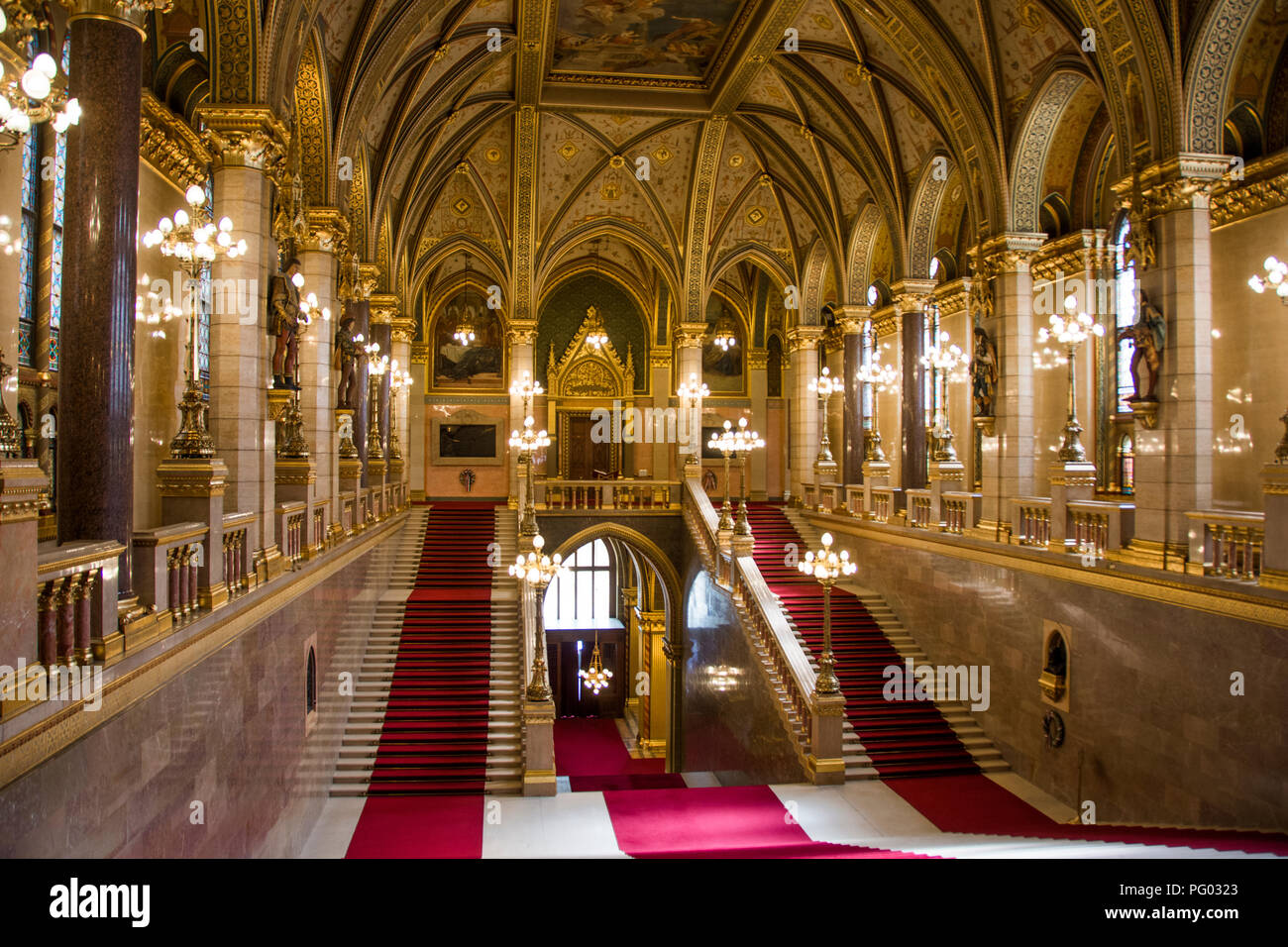 Hungary budapest parliament building interior -Fotos und -Bildmaterial ...