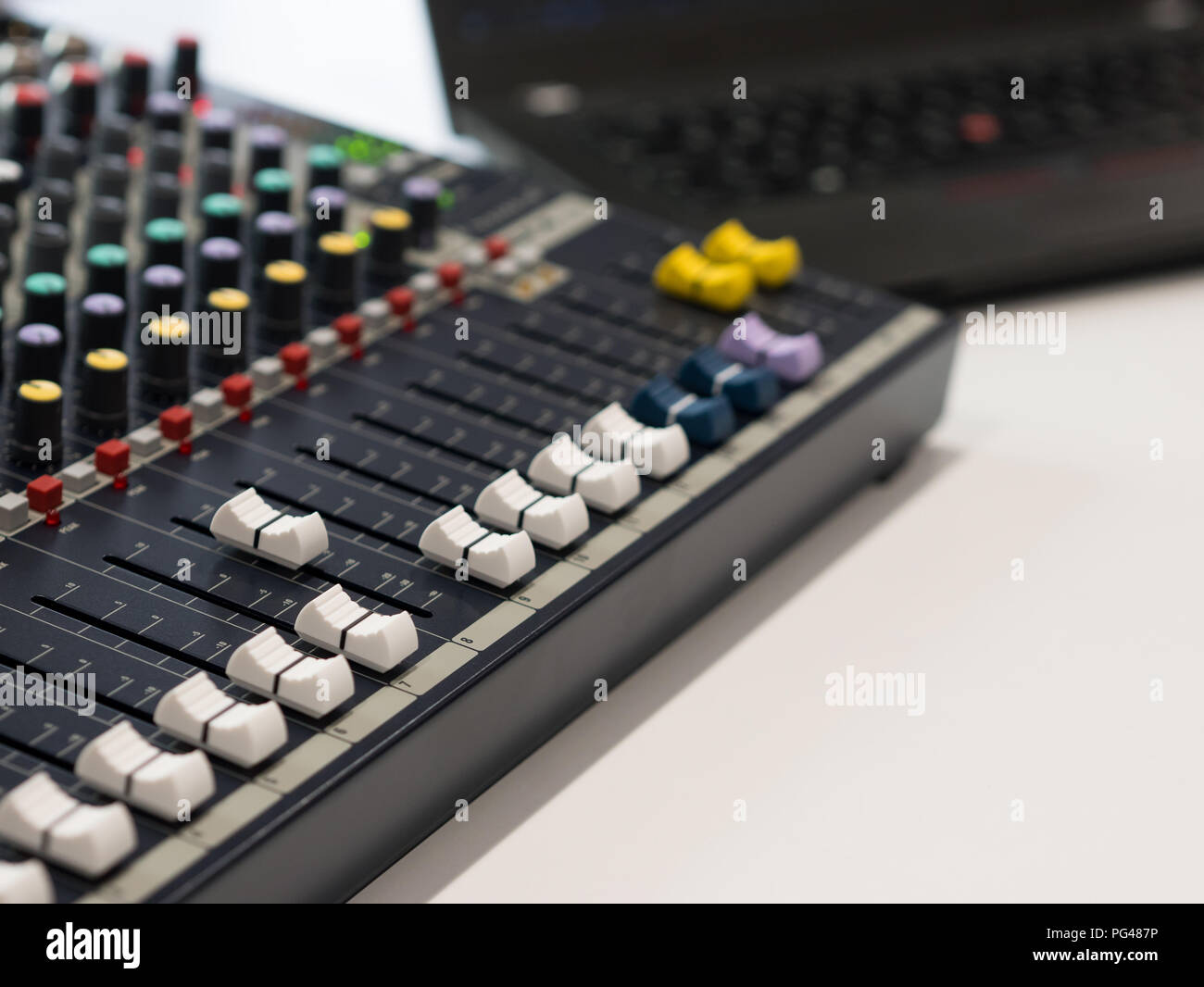 Aufnahme und mixingenieur -Fotos und -Bildmaterial in hoher Auflösung ...