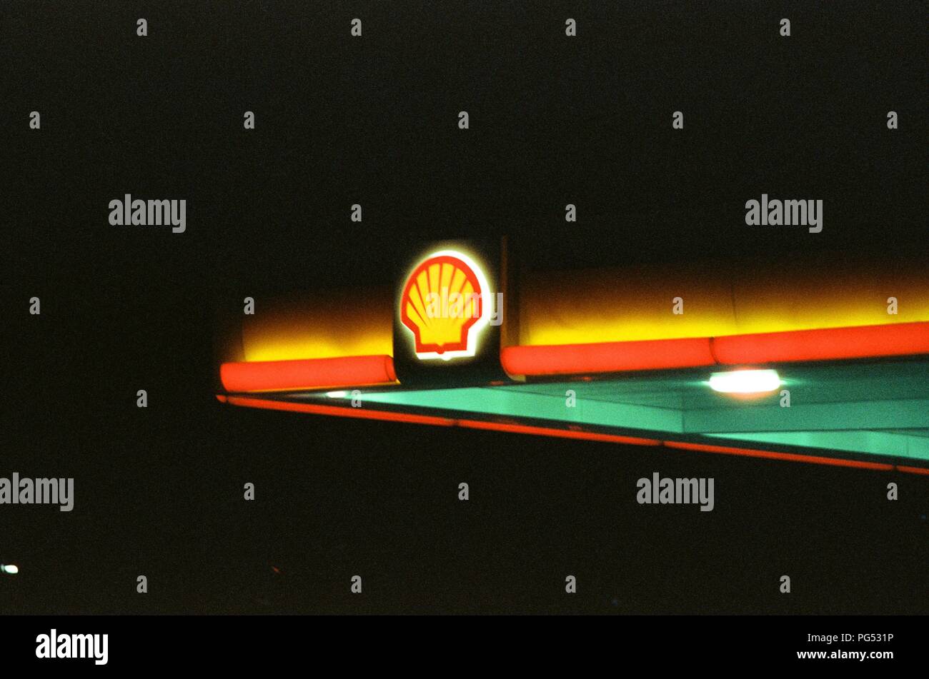 Nacht tankstelle -Fotos und -Bildmaterial in hoher Auflösung – Alamy