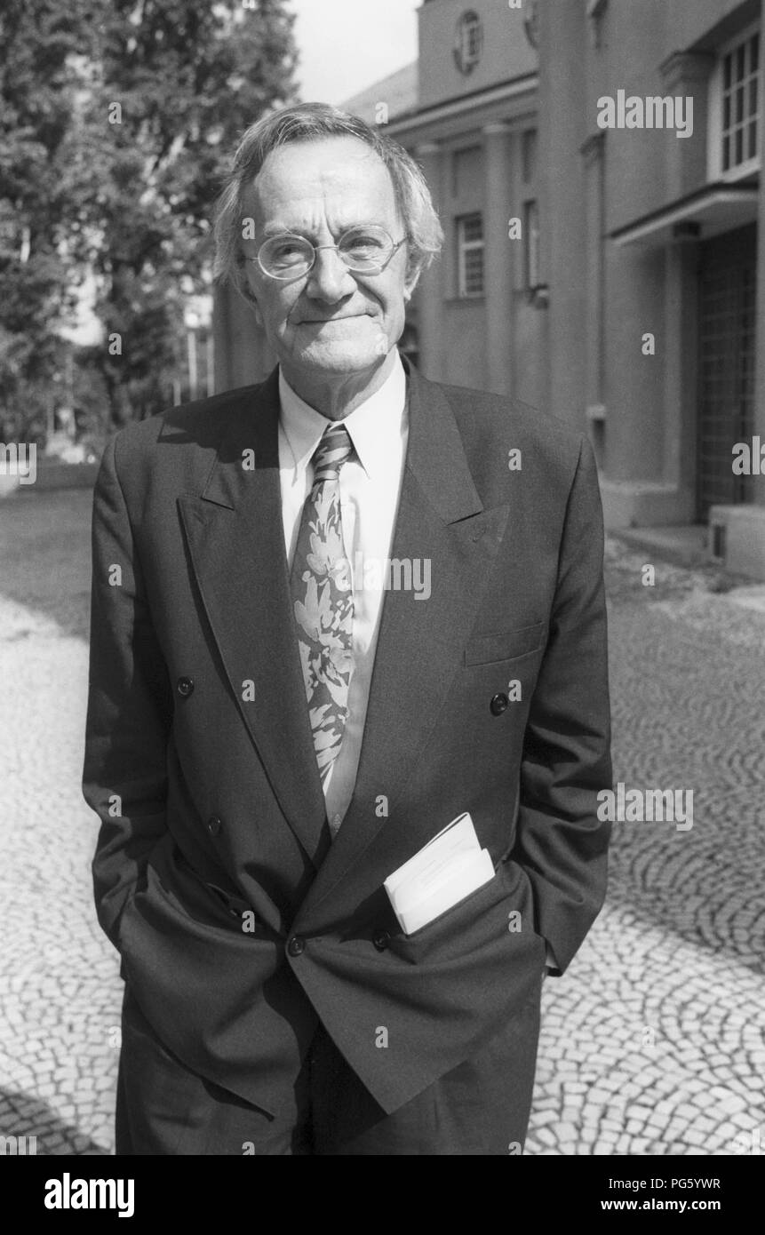 Portrait of jean francois lyotard -Fotos und -Bildmaterial in hoher ...