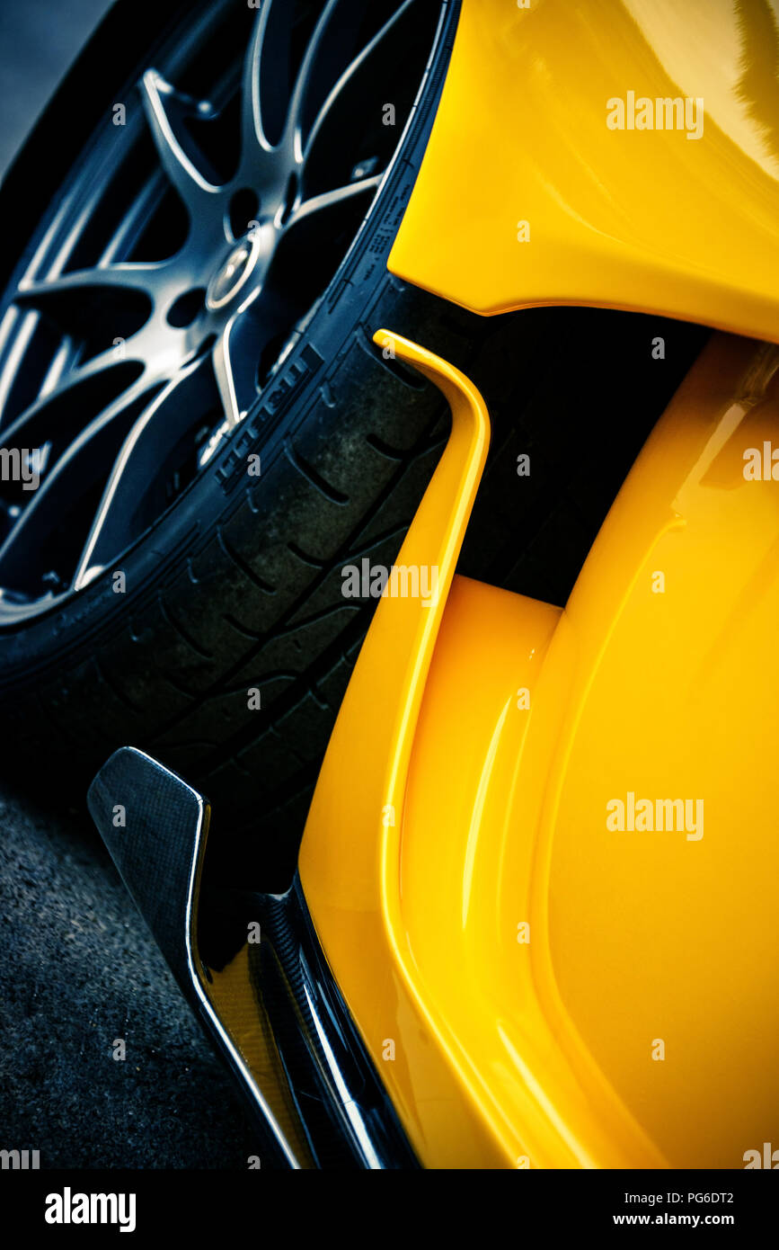 Mclaren p1 rad -Fotos und -Bildmaterial in hoher Auflösung – Alamy