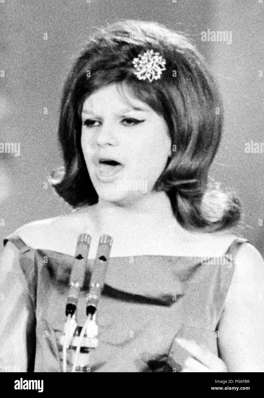 The italian singer milva -Fotos und -Bildmaterial in hoher Auflösung ...