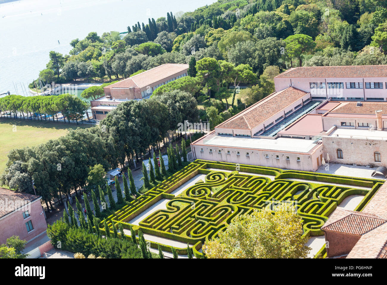 Labyrinth aerial view -Fotos und -Bildmaterial in hoher Auflösung – Alamy
