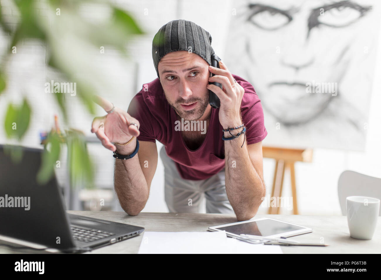Malen mit ihren handys -Fotos und -Bildmaterial in hoher Auflösung – Alamy