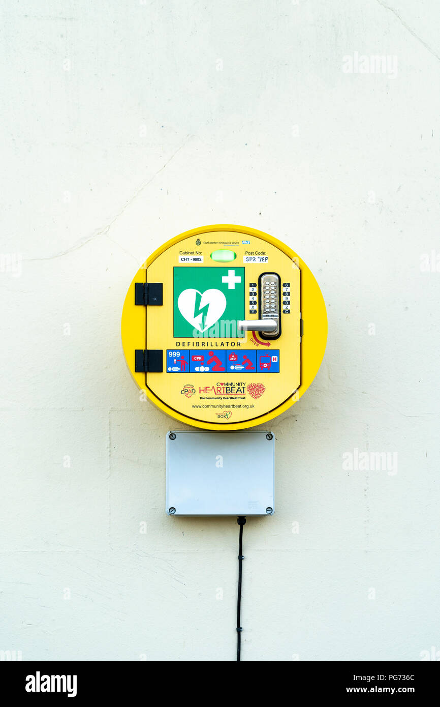 Defibrillator an der wand -Fotos und -Bildmaterial in hoher Auflösung ...
