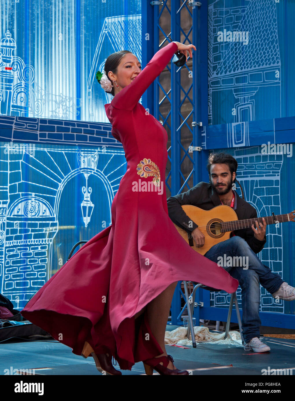 Castanets flamenco dancer -Fotos und -Bildmaterial in hoher Auflösung ...