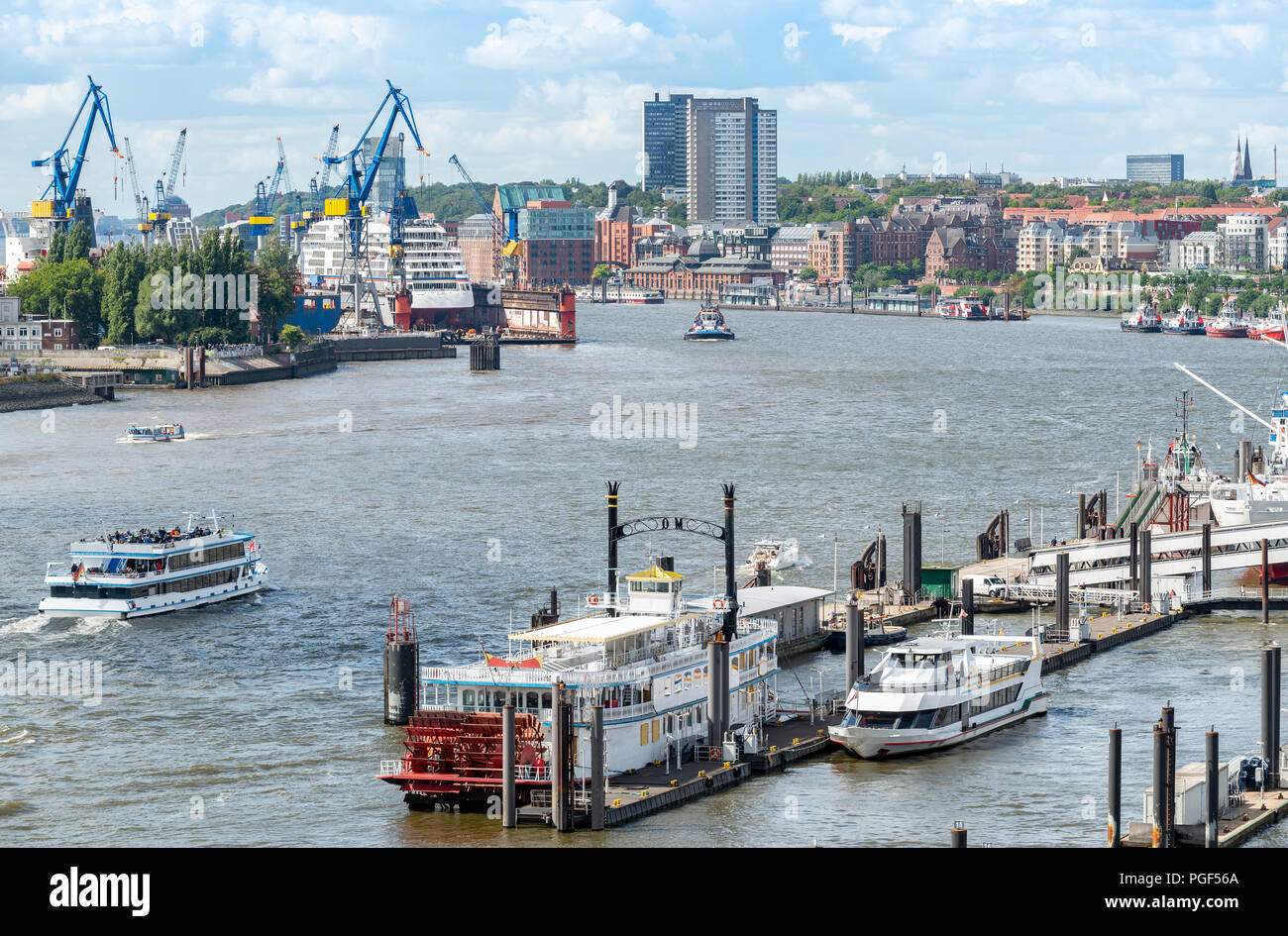 Schiffe im hafen hamburg -Fotos und -Bildmaterial in hoher Auflösung ...