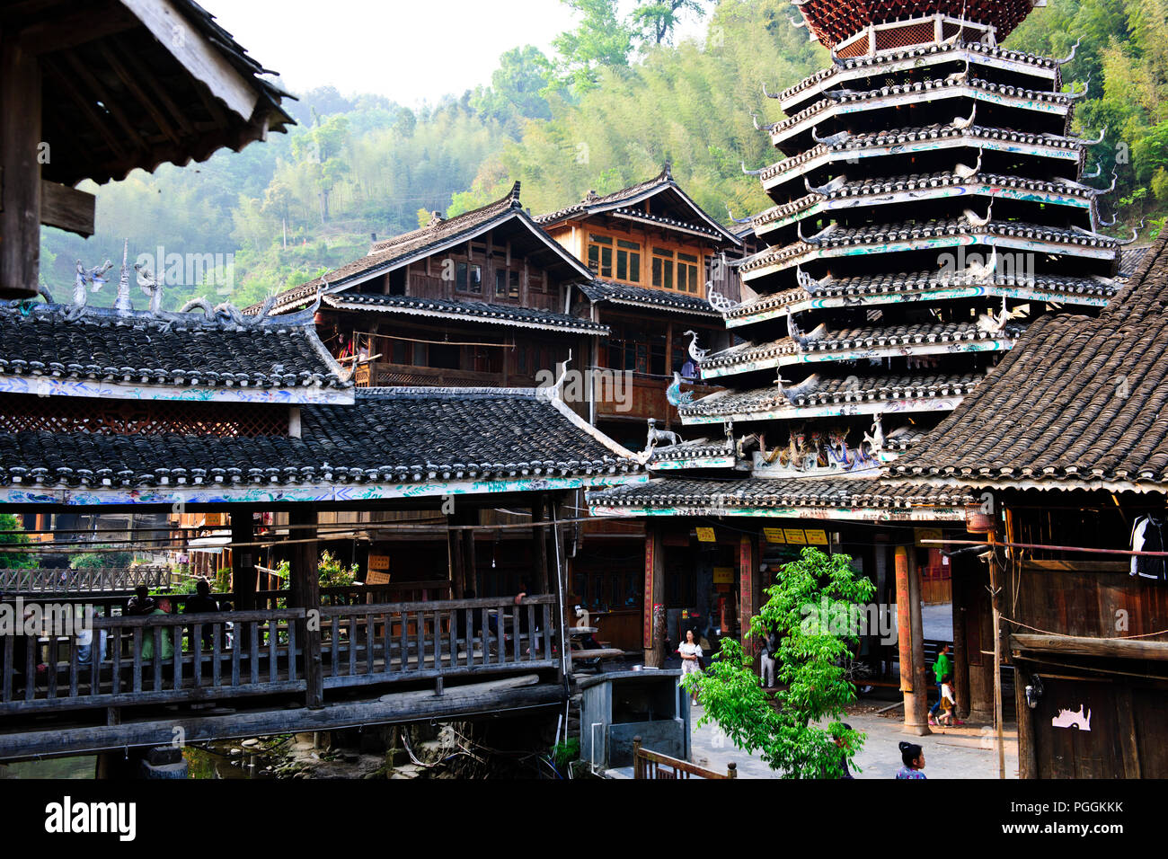 Breites flaches tal mit laufendem strom -Fotos und -Bildmaterial in ...