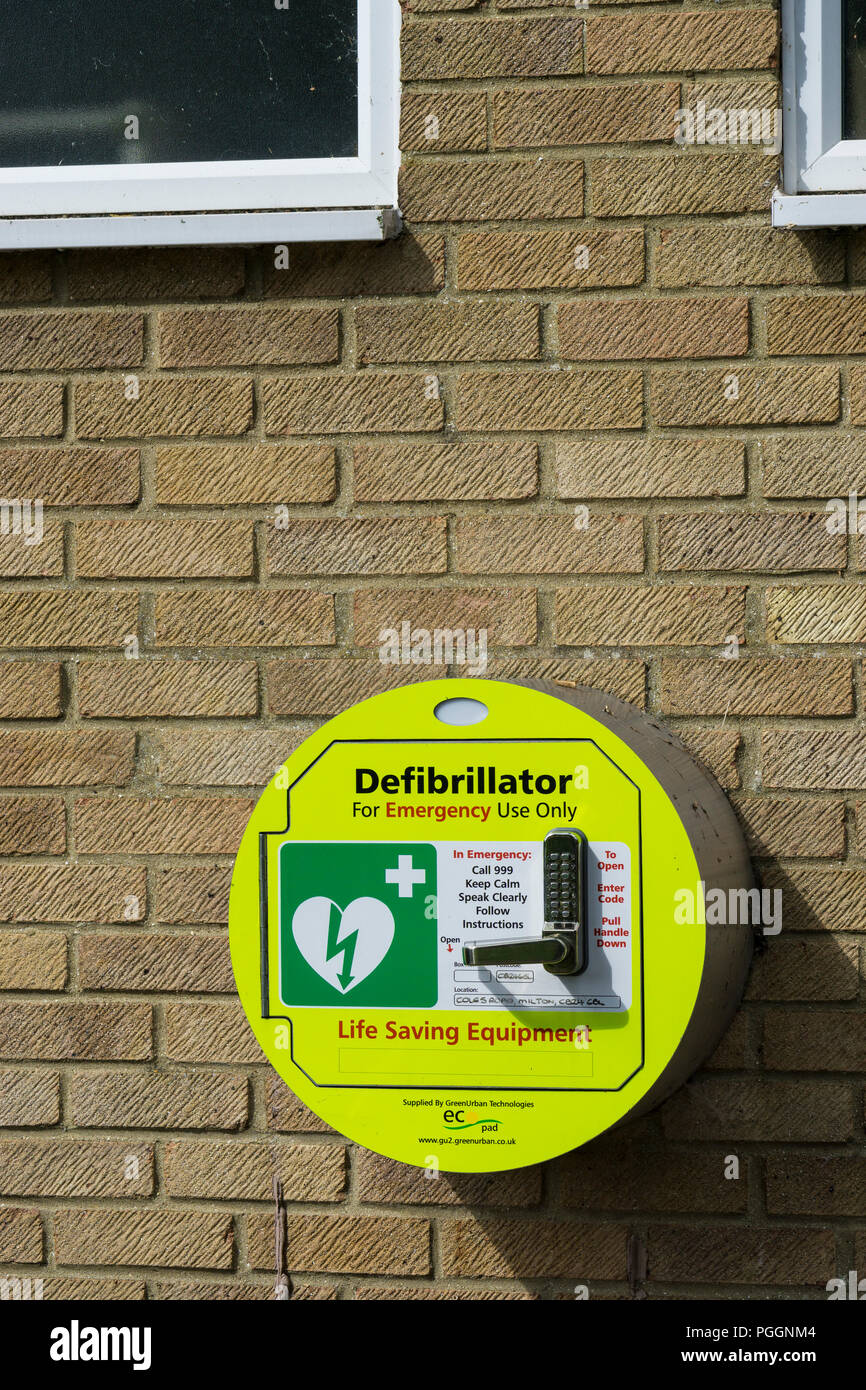 Defibrillator an der wand -Fotos und -Bildmaterial in hoher Auflösung ...