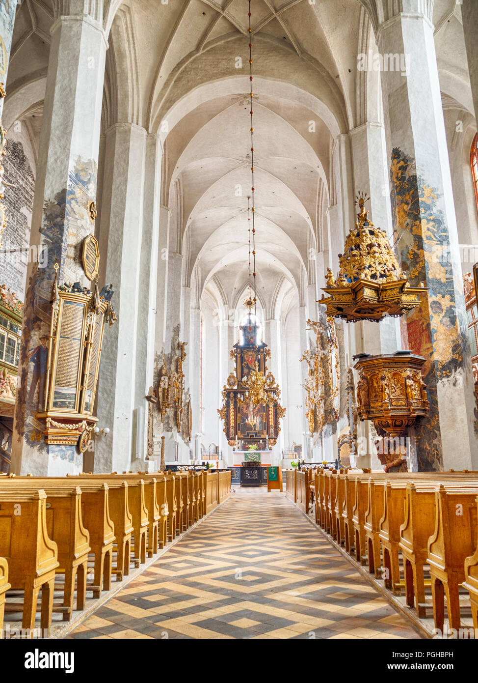 Innenansicht der St. Nikolaus Kirche in Luckau Stockfotografie - Alamy
