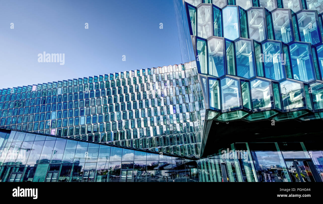 Opernhaus reykjavik -Fotos und -Bildmaterial in hoher Auflösung – Alamy