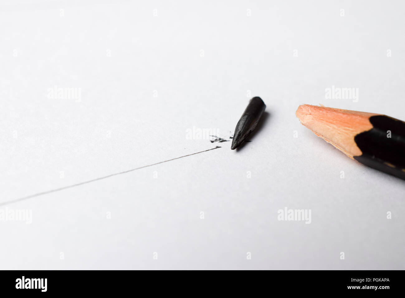 Broken pencil lead -Fotos und -Bildmaterial in hoher Auflösung – Alamy