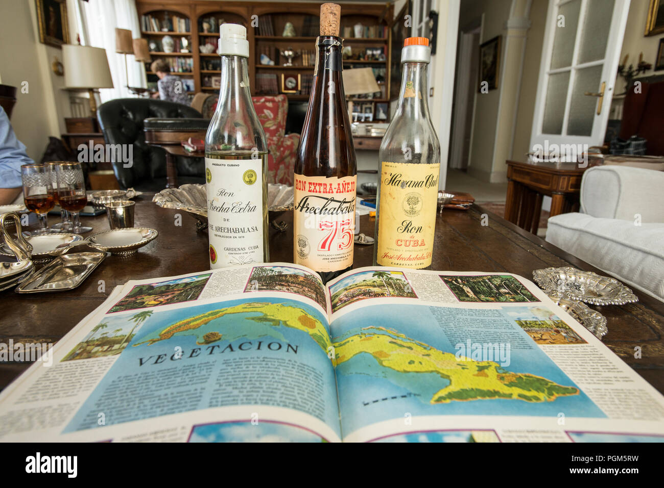 Kubanische rumflaschen -Fotos und -Bildmaterial in hoher Auflösung – Alamy