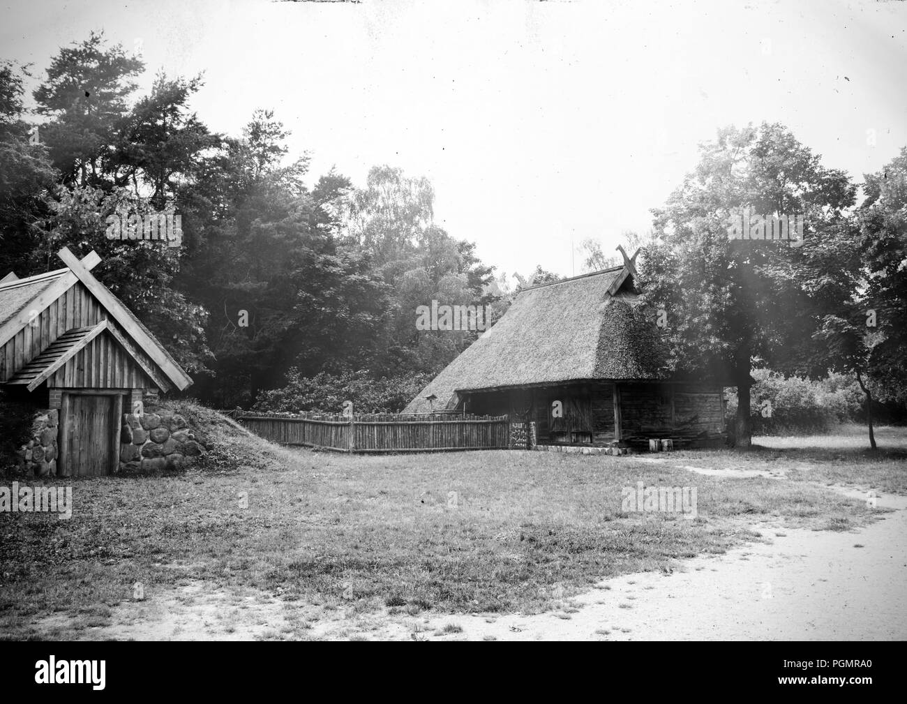 Altes strohgedecktes schwarzwaldhaus -Fotos und -Bildmaterial in hoher ...