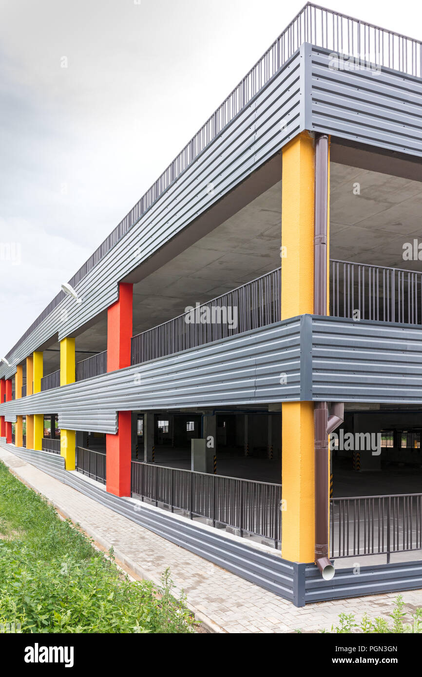 Multi level car parking -Fotos und -Bildmaterial in hoher Auflösung – Alamy
