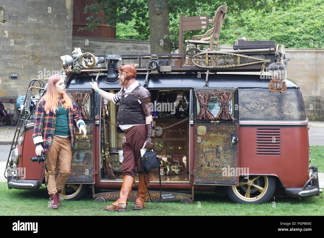 Steampunk camper van -Fotos und -Bildmaterial in hoher Auflösung – Alamy