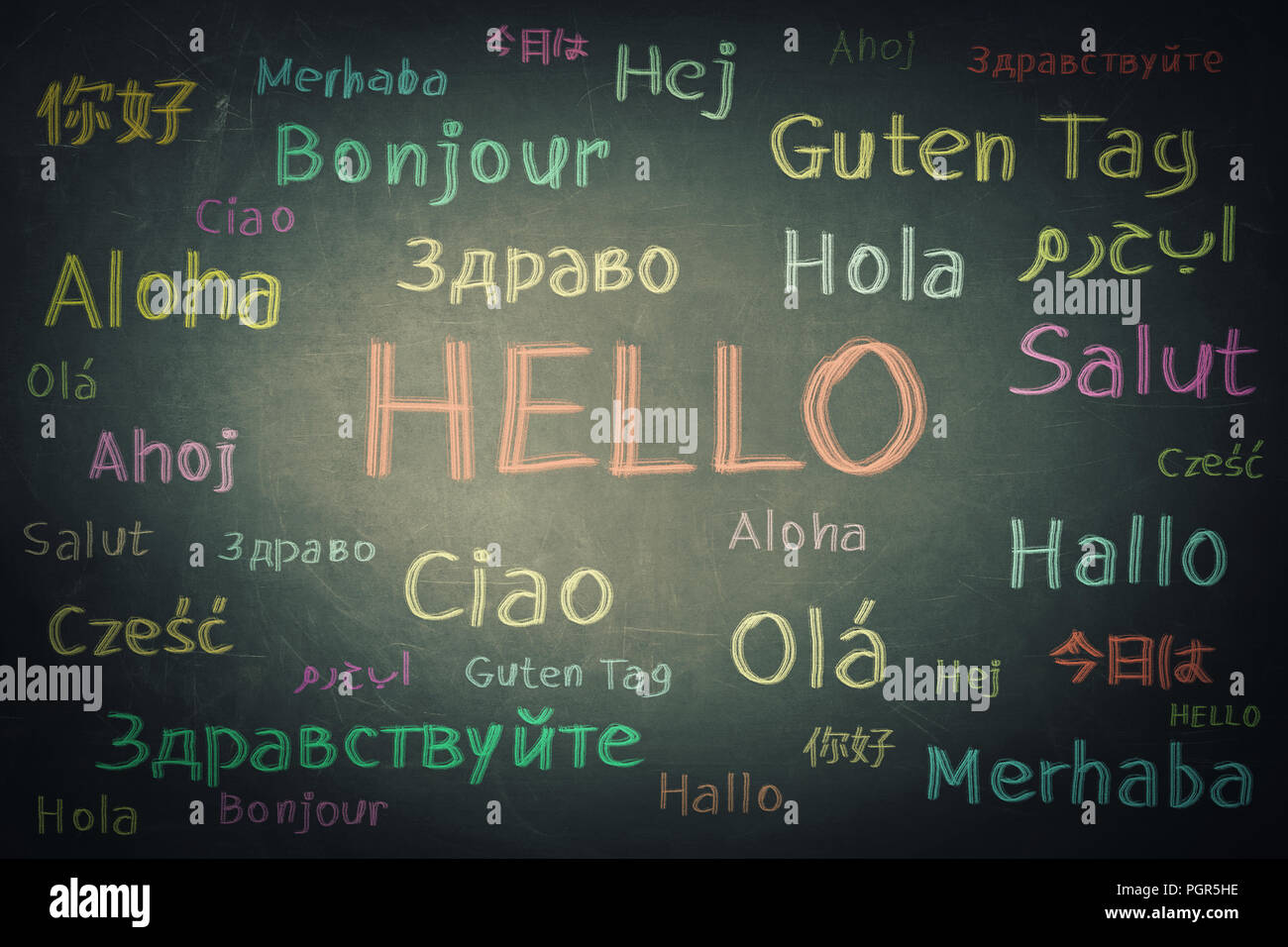 Blackboard Hintergrund Kreide mit dem Wort Hallo in verschiedenen ...