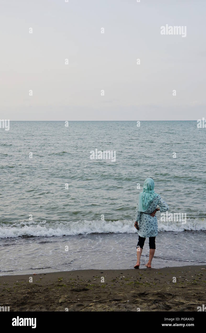 Iranische frauen am strand -Fotos und -Bildmaterial in hoher Auflösung ...