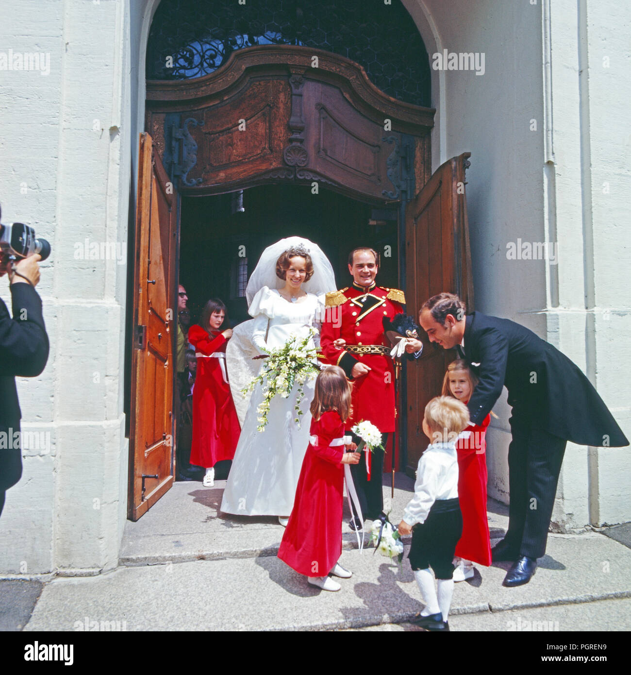 Das soeben getraute Brautpaar Rudolf Graf und Herrn von Schönburg ...