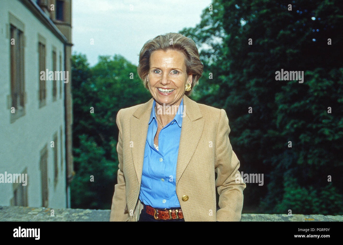 Alexandra Freifrau von Berlichingen im Hof der Götzenburg in ...