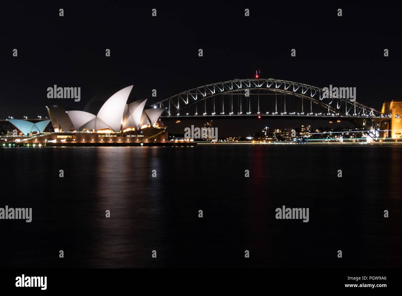 Sydney opera house in der nacht -Fotos und -Bildmaterial in hoher ...