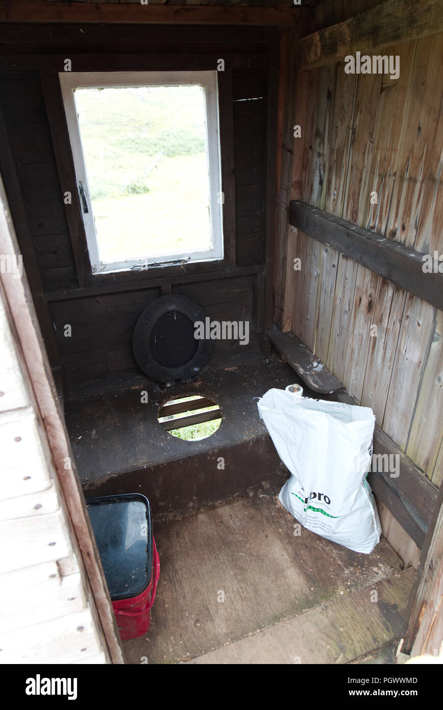 Freiluft komposttoilette -Fotos und -Bildmaterial in hoher Auflösung ...